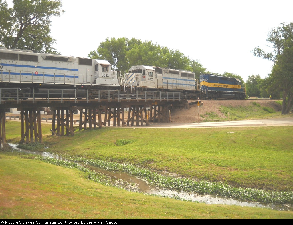 CITX 3093, 3083 and ICE 6401 wait while one of the crew (seen walking at the right edge of the ...